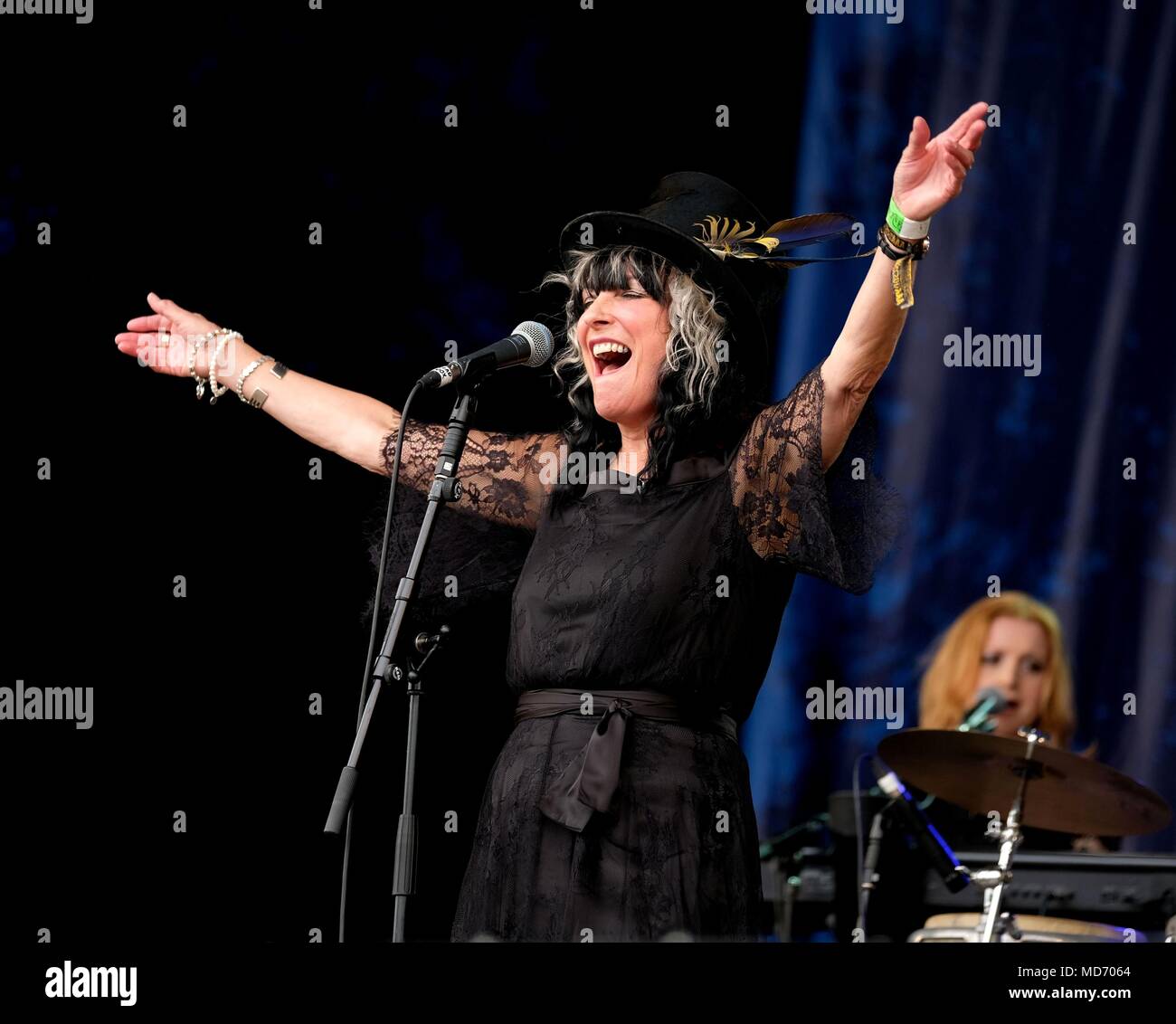 Quill vocalist Joy Strachan-Brain performing at at Cropredy Festival ...