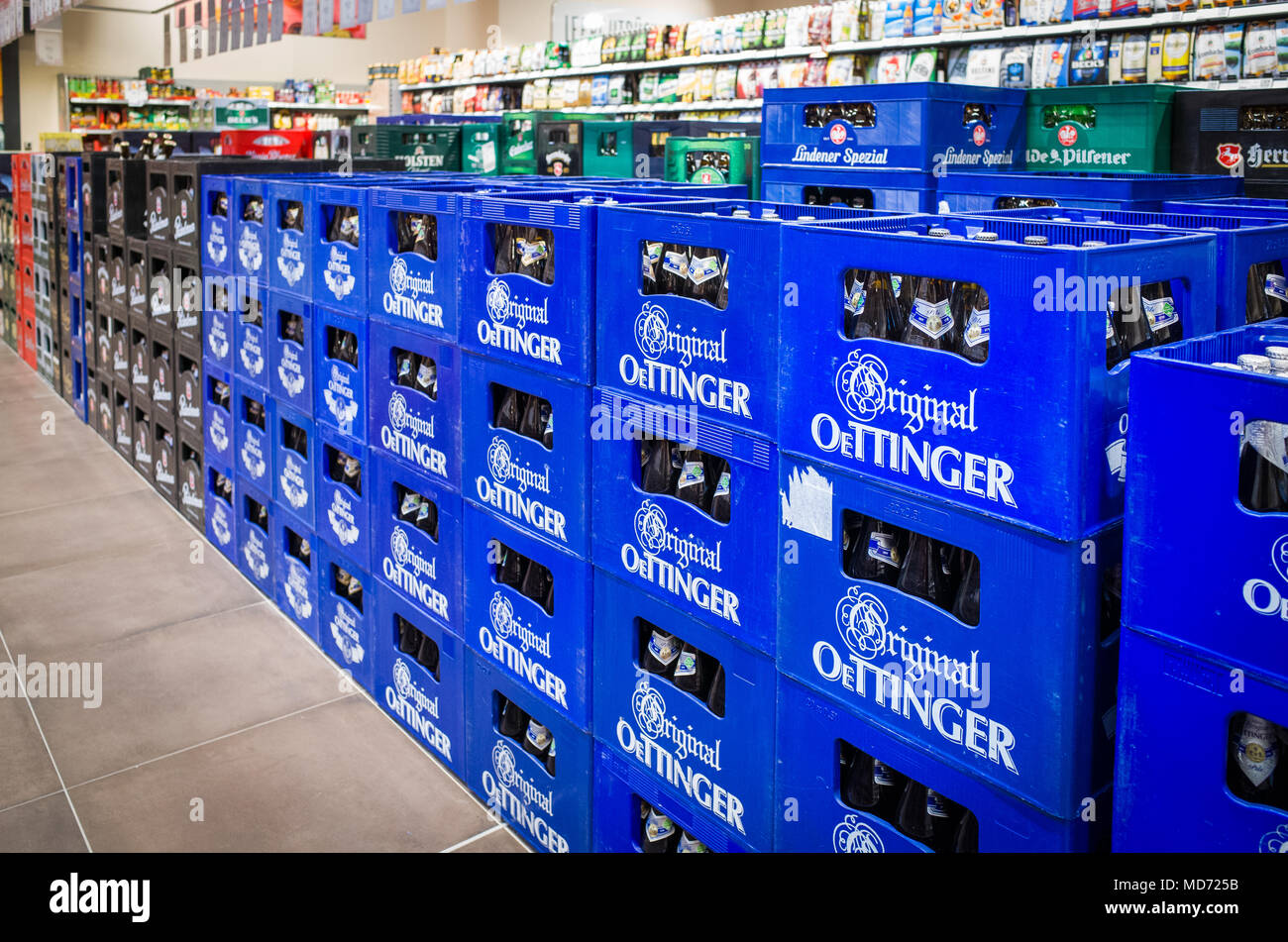 Soft drink crate hi-res stock photography and images - Alamy