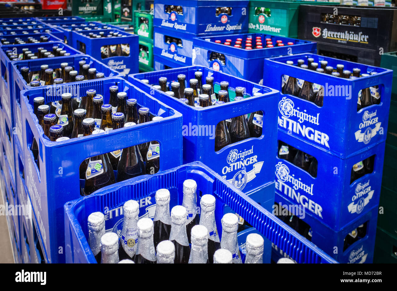 Soft drinks crate hi-res stock photography and images - Alamy