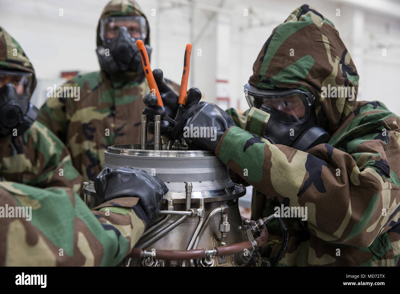 Marines with Marine Aviation Logistics Squadron (MALS) 39 perform ...