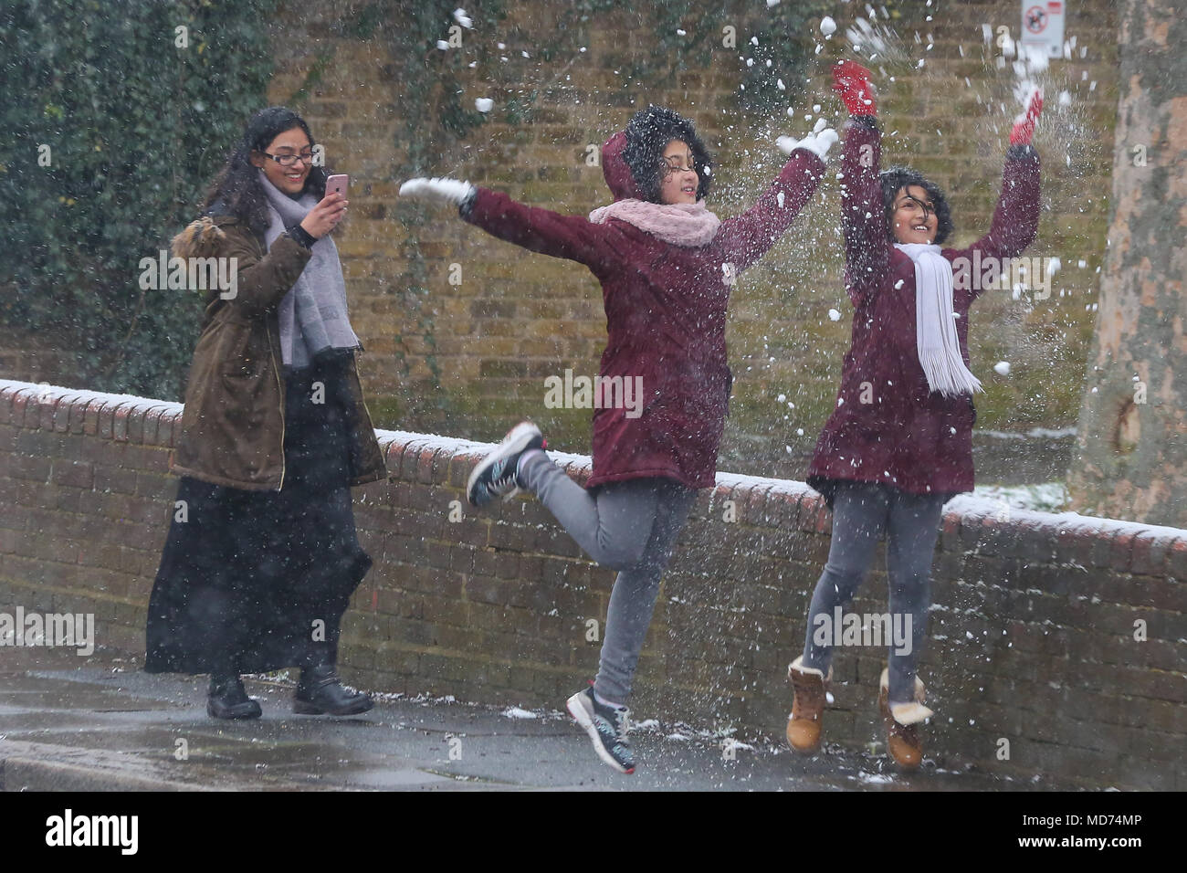 It starts to snow in London as mini 'Beast from the East' snowstorm ...