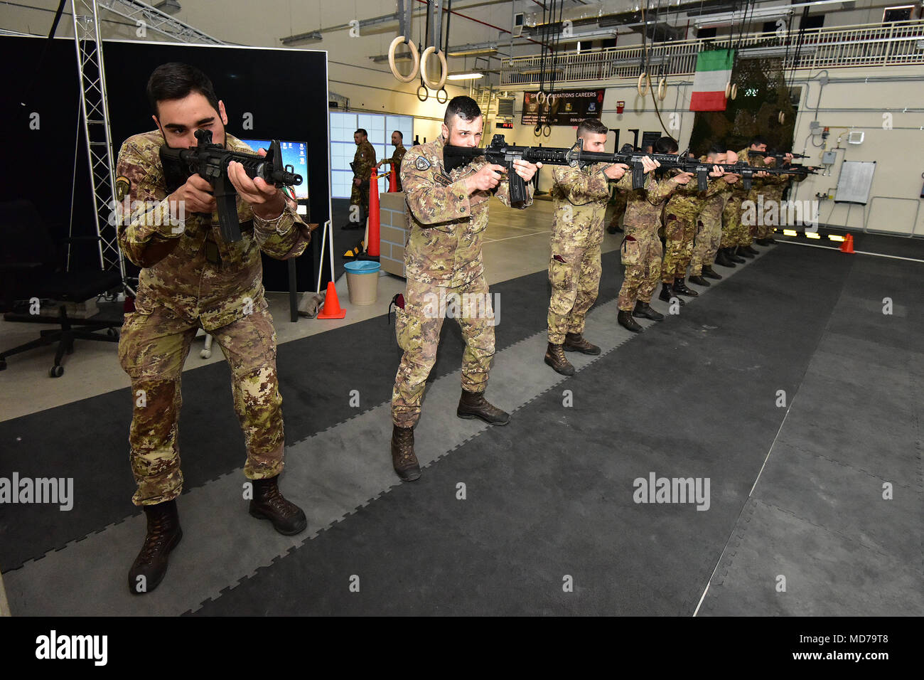 Italian Army Paratroopers assigned to Regiment “Savoia Cavalleria ...
