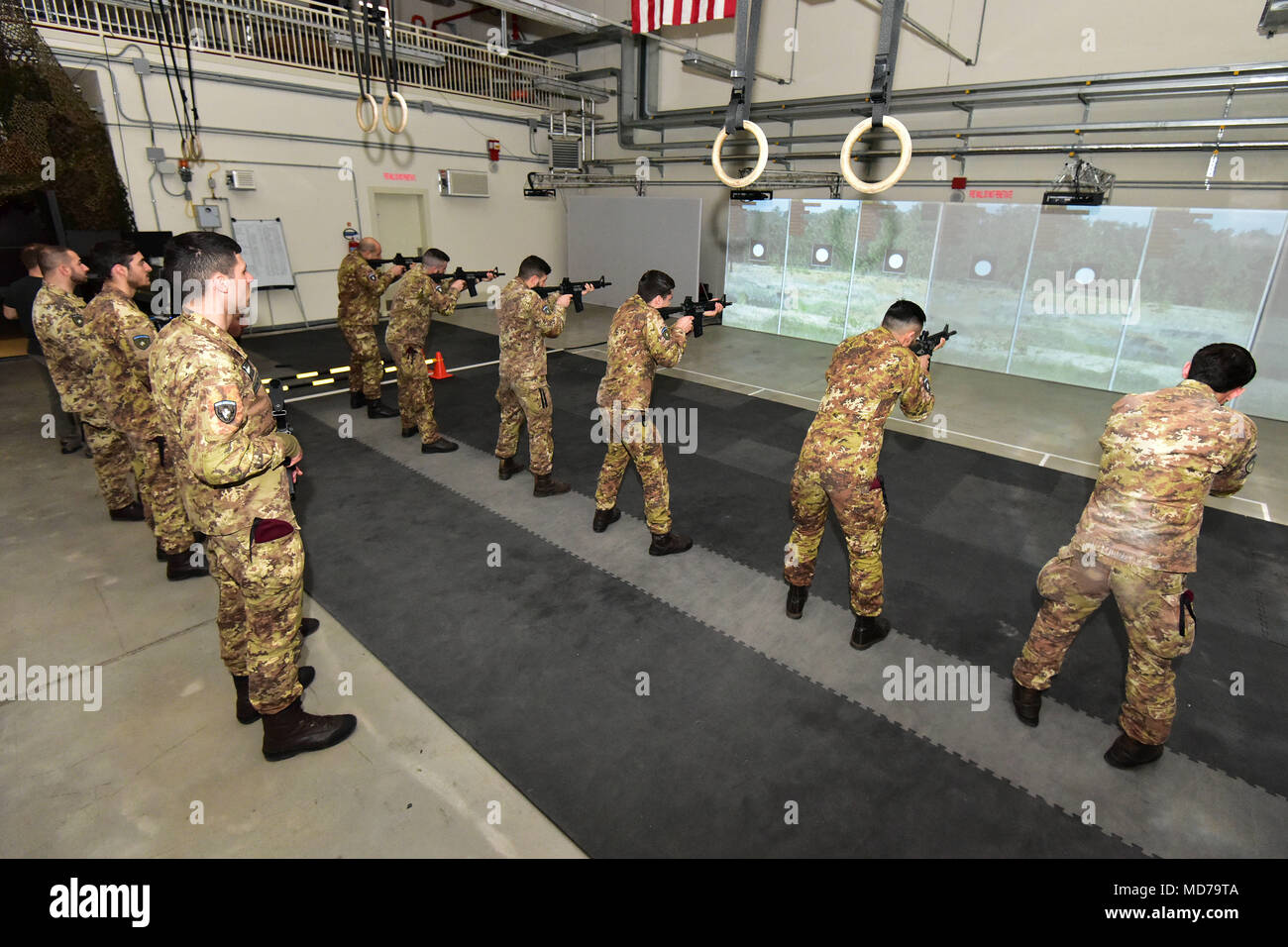 Italian Army Paratroopers assigned to Regiment “Savoia Cavalleria ...