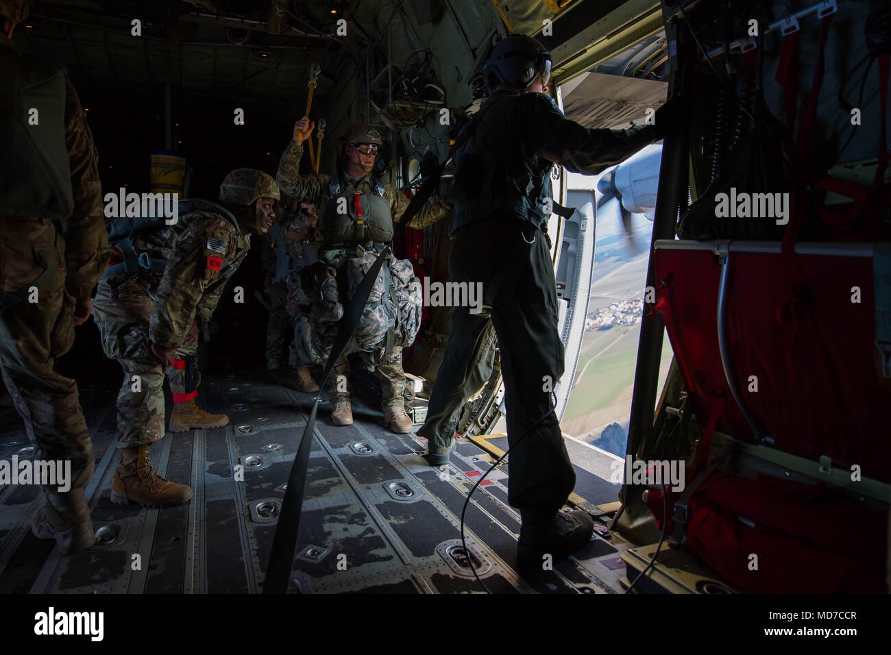 Jumpmaster hi-res stock photography and images - Alamy