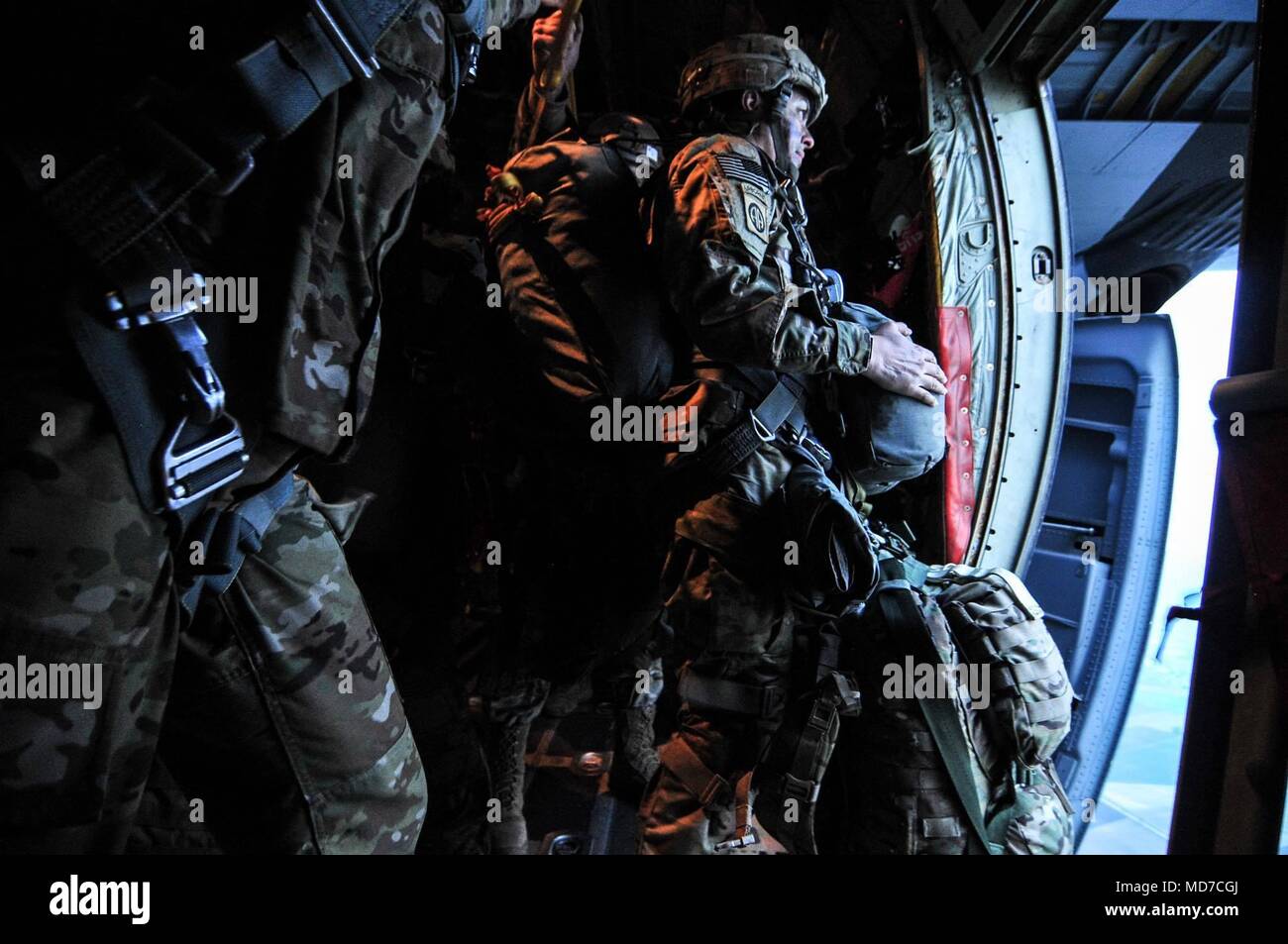 Female paratrooper hi-res stock photography and images - Alamy