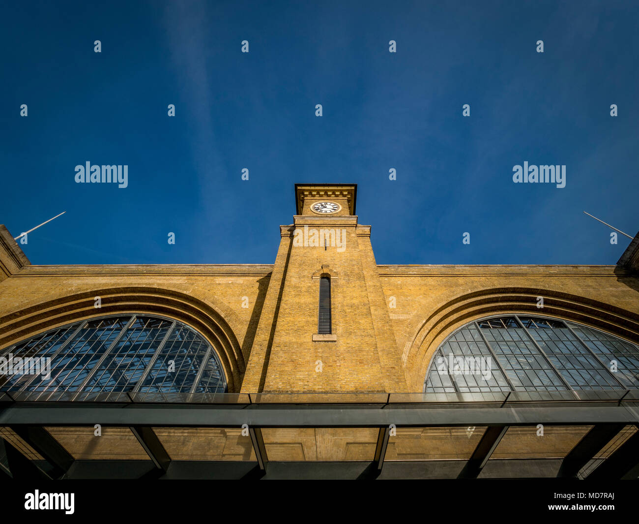 Kings cross station facade hi-res stock photography and images - Alamy