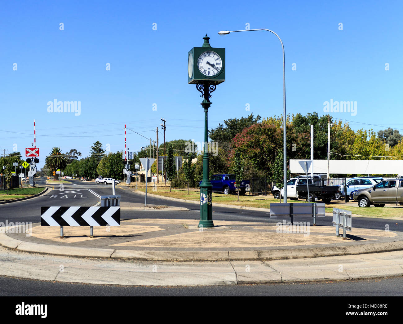 Roundabout sign australia hi-res stock photography and images - Alamy