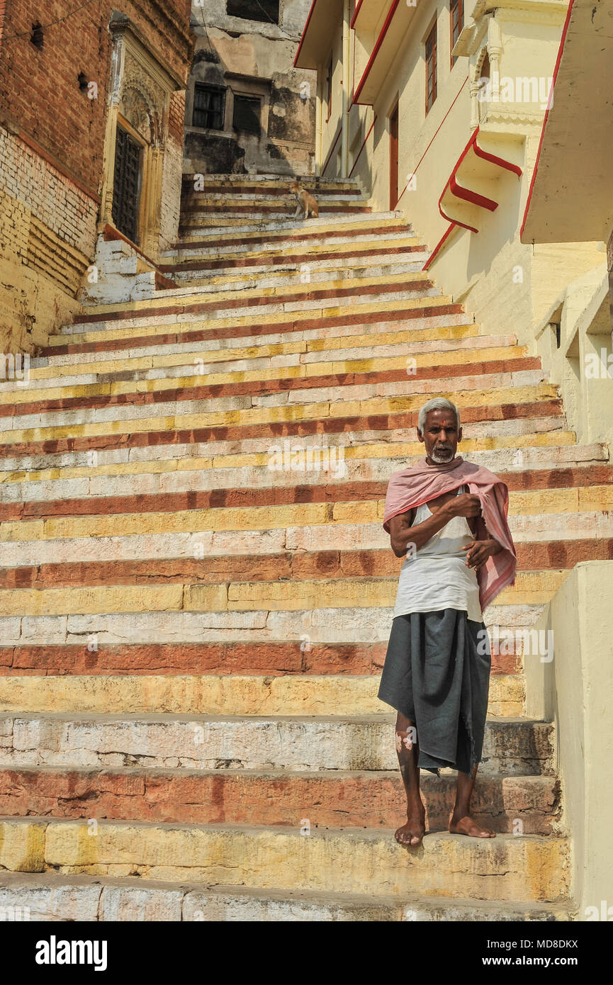Man descends the steep stairs ascend to Sheetla Ghats in Varanasi Stock ...