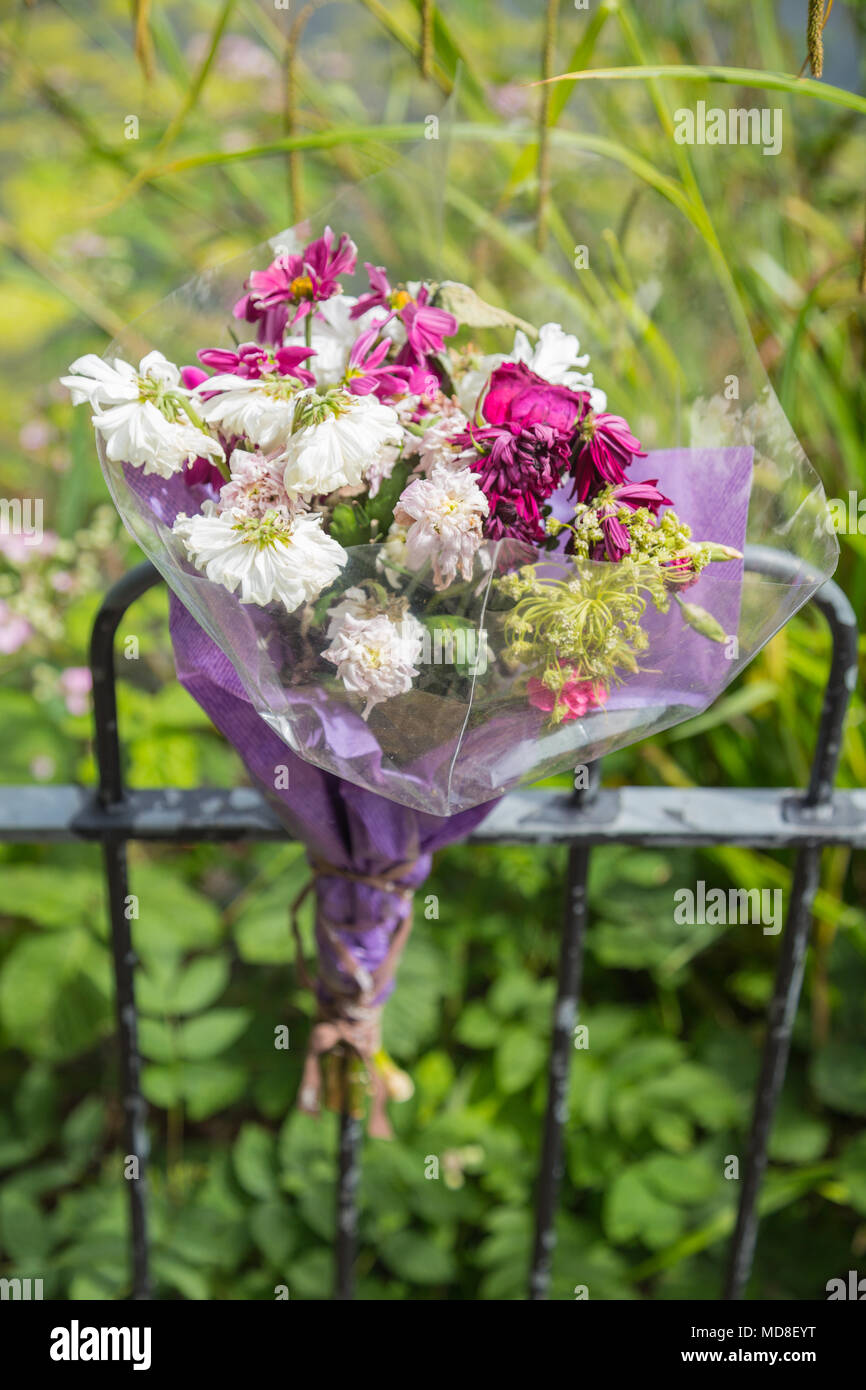 Mourn the death of a loved one hi-res stock photography and images - Alamy