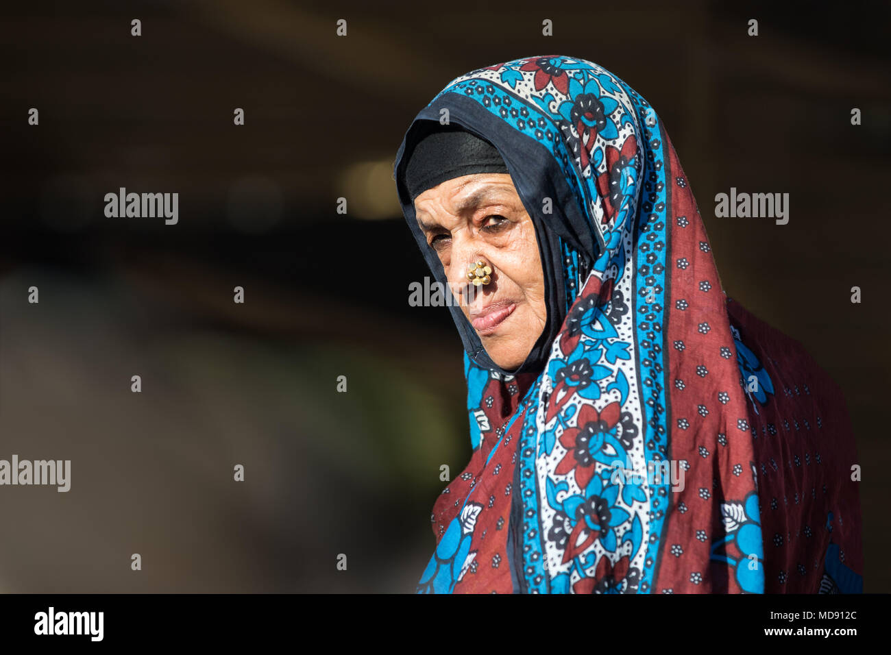 Lady squinting in the sun hi-res stock photography and images - Alamy
