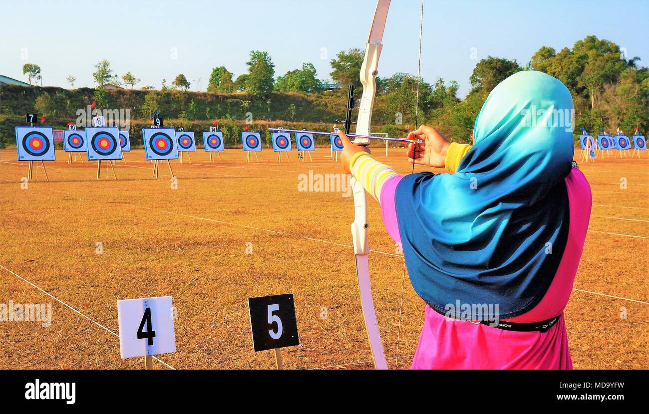 Target curve hi-res stock photography and images - Alamy