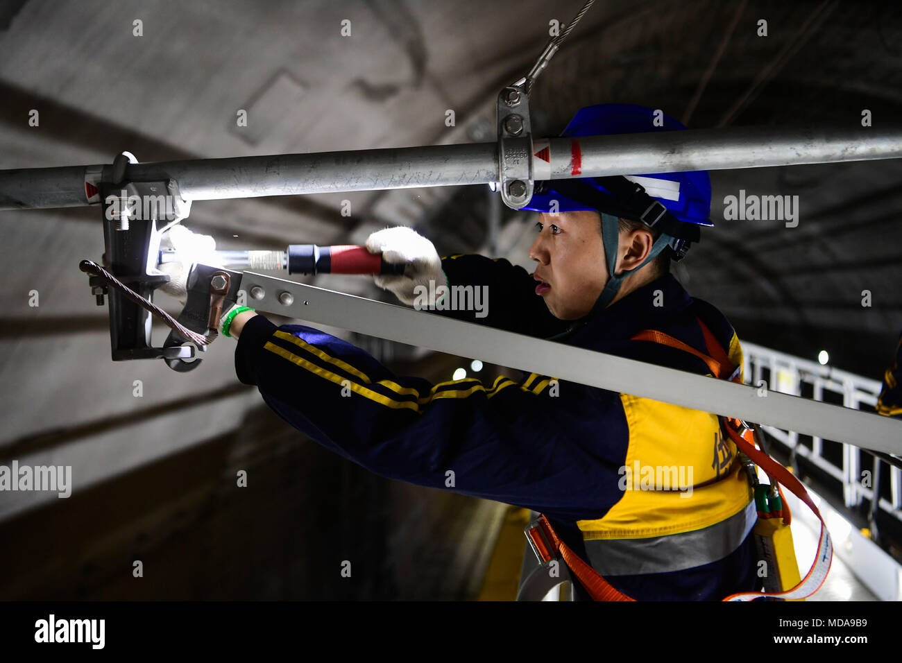 Electric train overhead wires hi-res stock photography and images - Alamy