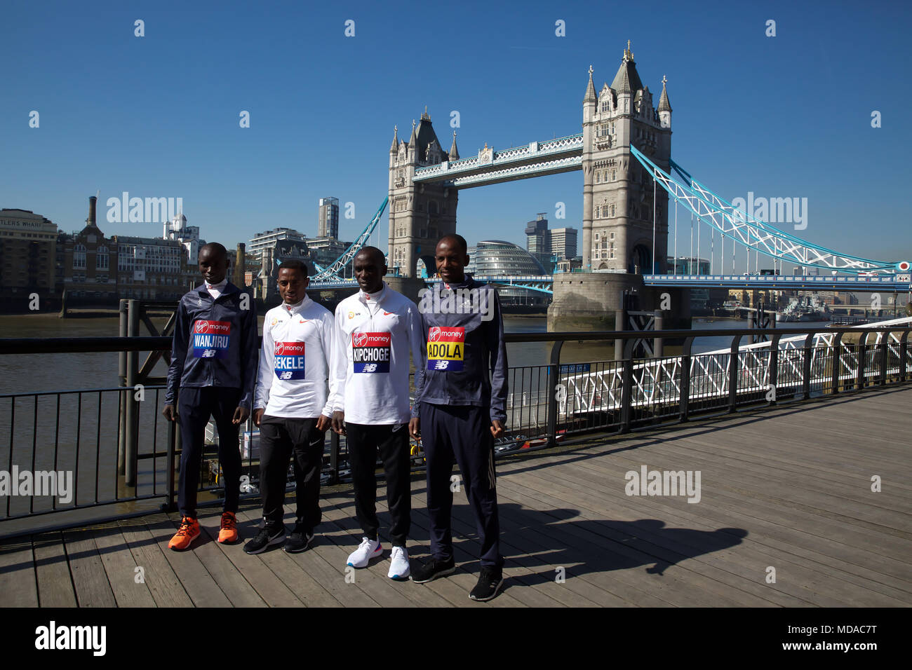 London marathon tower bridge 1981 hi-res stock photography and images ...