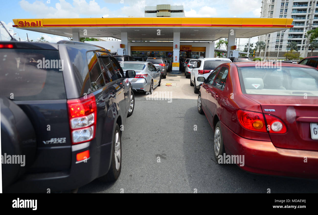 20180418 San Juan Puerto Rico .Filas en las gasolineras del pais ante ...