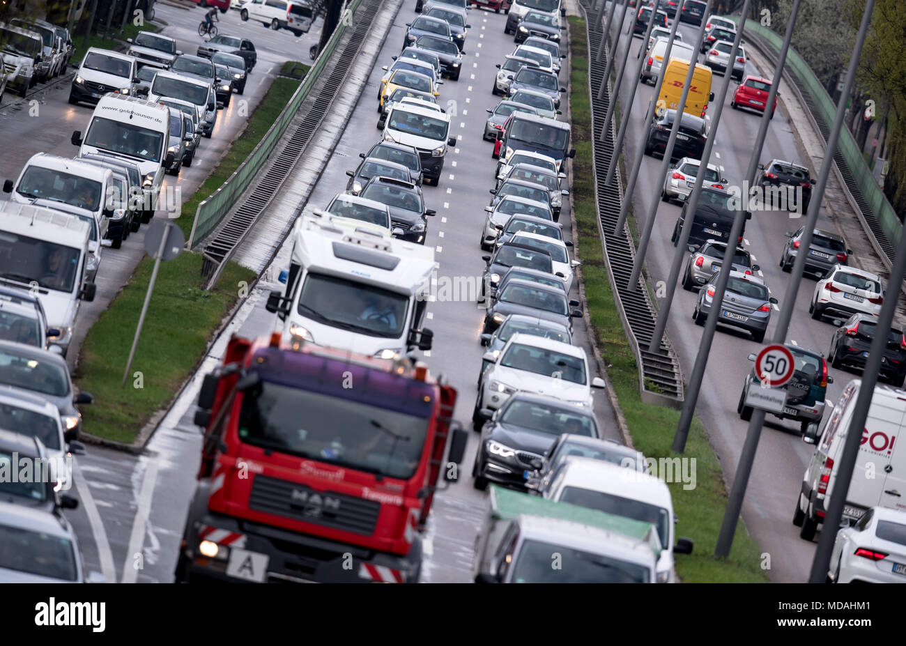 Dust control speed limit sign hi-res stock photography and images - Alamy