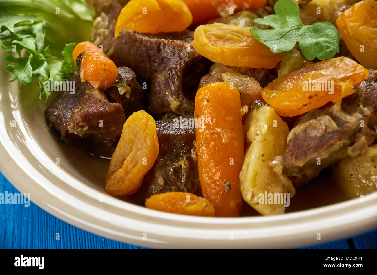 Mild lamb curry potjie Lamb curry, South African cuisine , Traditional ...