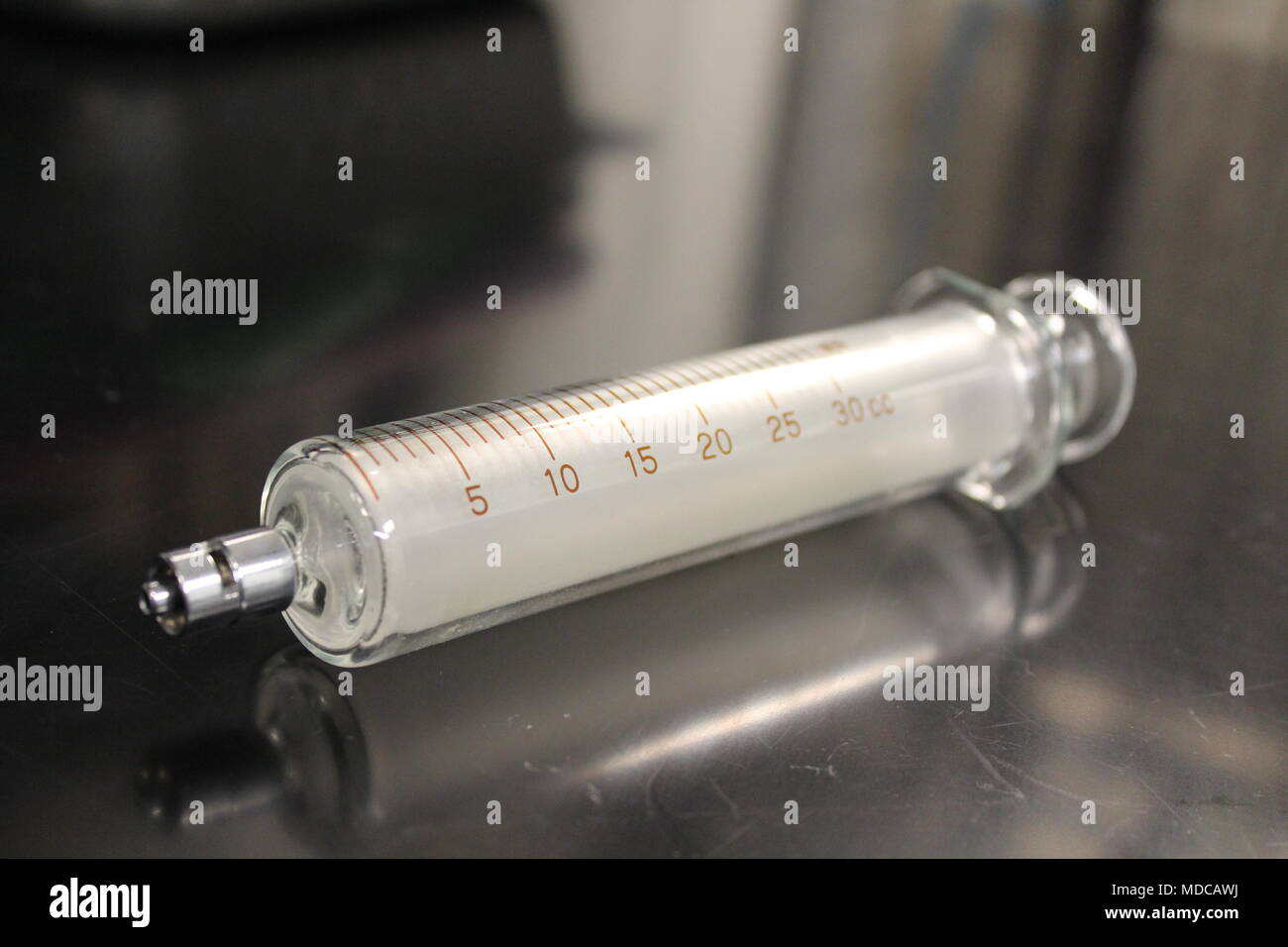 Glass syringe hi-res stock photography and images - Alamy