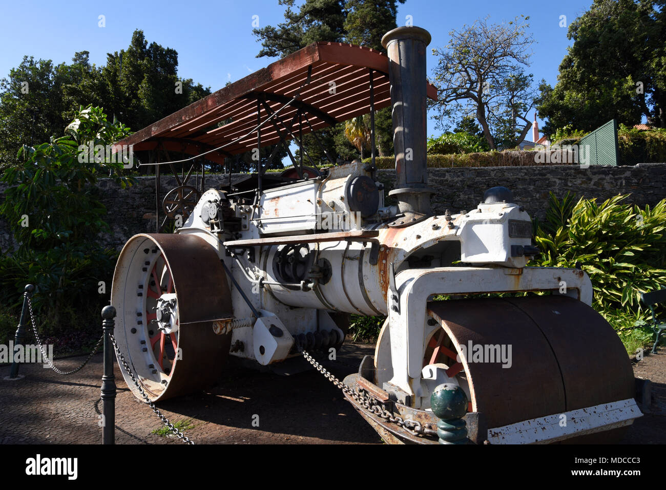 Steam roller crushing hi-res stock photography and images - Alamy