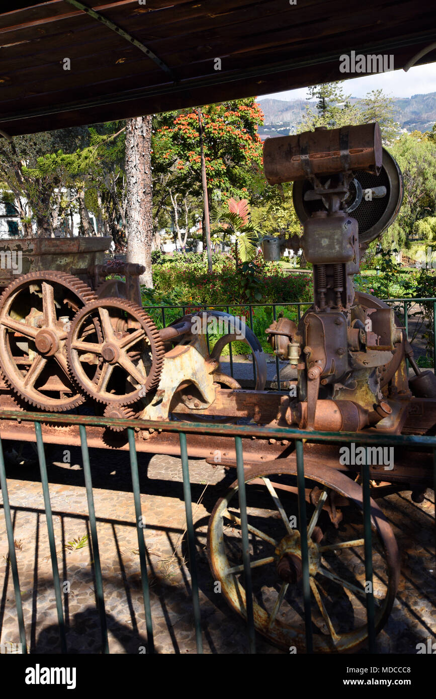 Steam roller crushing hi-res stock photography and images - Alamy