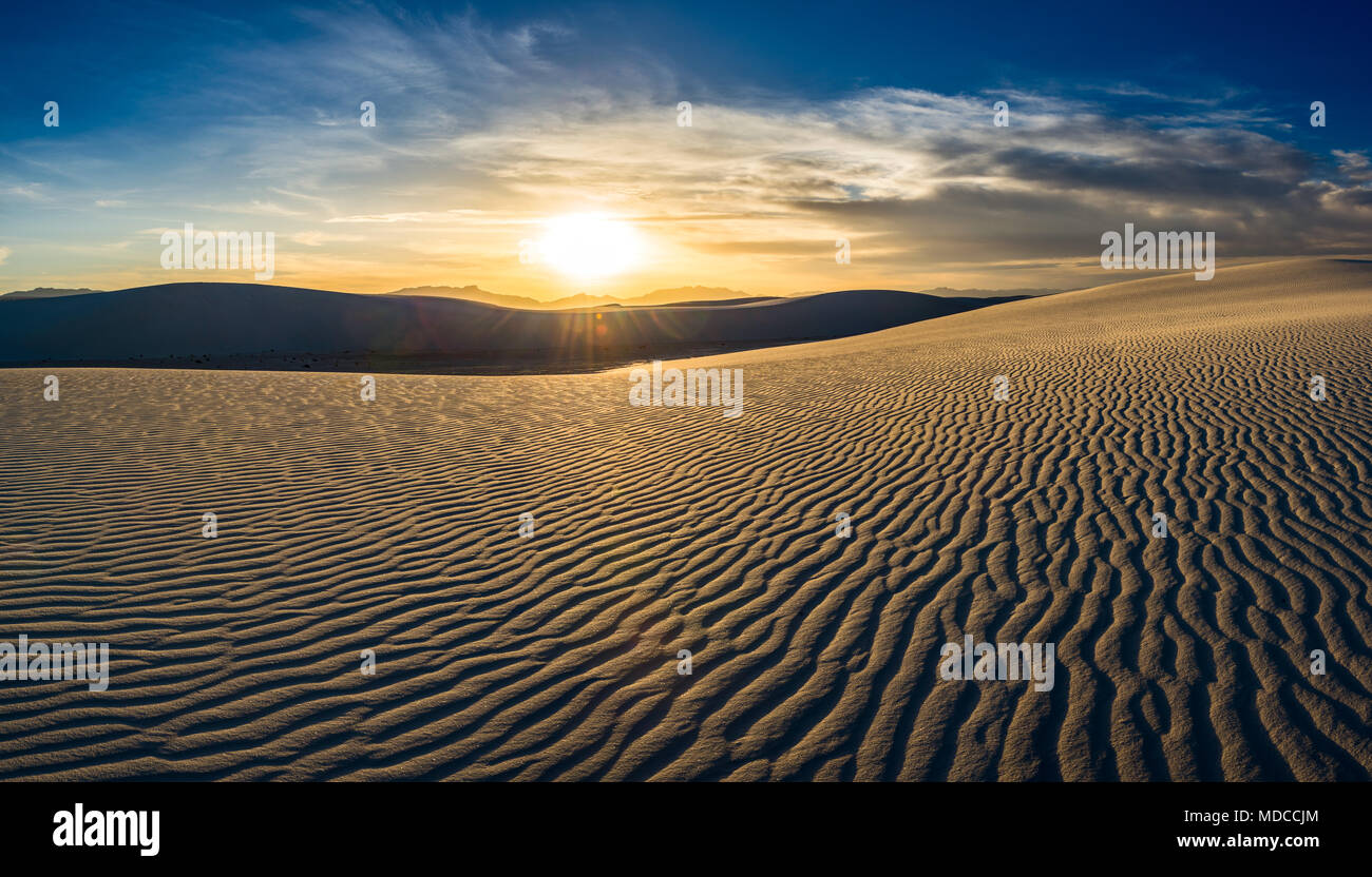The unique and beautiful White Sands National Monument in New Mexico ...