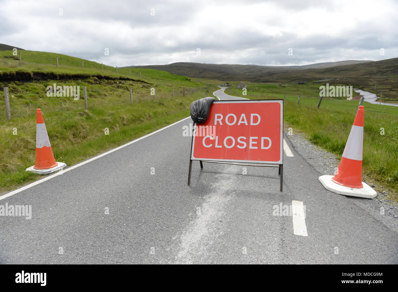 Accident road closed sign hi-res stock photography and images - Alamy