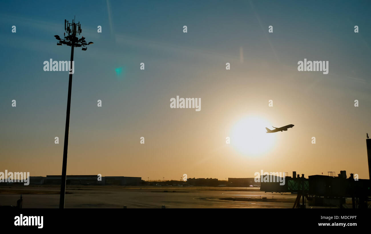4k boeing 737 takeoff sunrise hi-res stock photography and images - Alamy