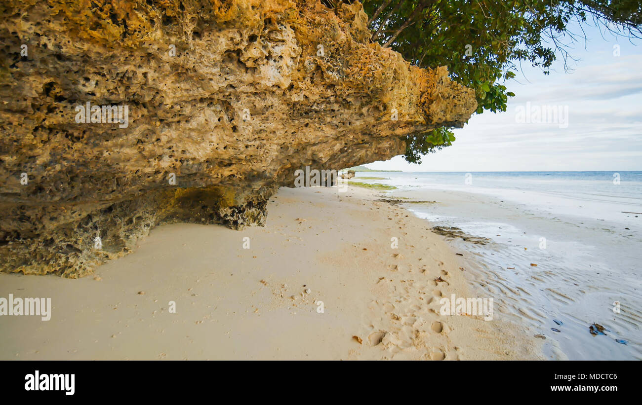 Beautiful wild tropical beach near Anda with granite rocks. Bohol ...