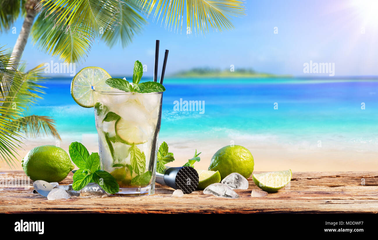 Ice cold drink by the beach hi-res stock photography and images - Alamy