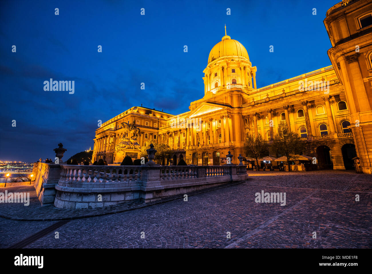 Night view buda castle hi-res stock photography and images - Alamy