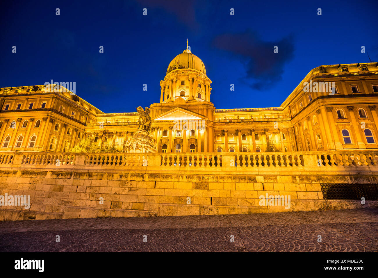 Castle tower hungary hi-res stock photography and images - Alamy