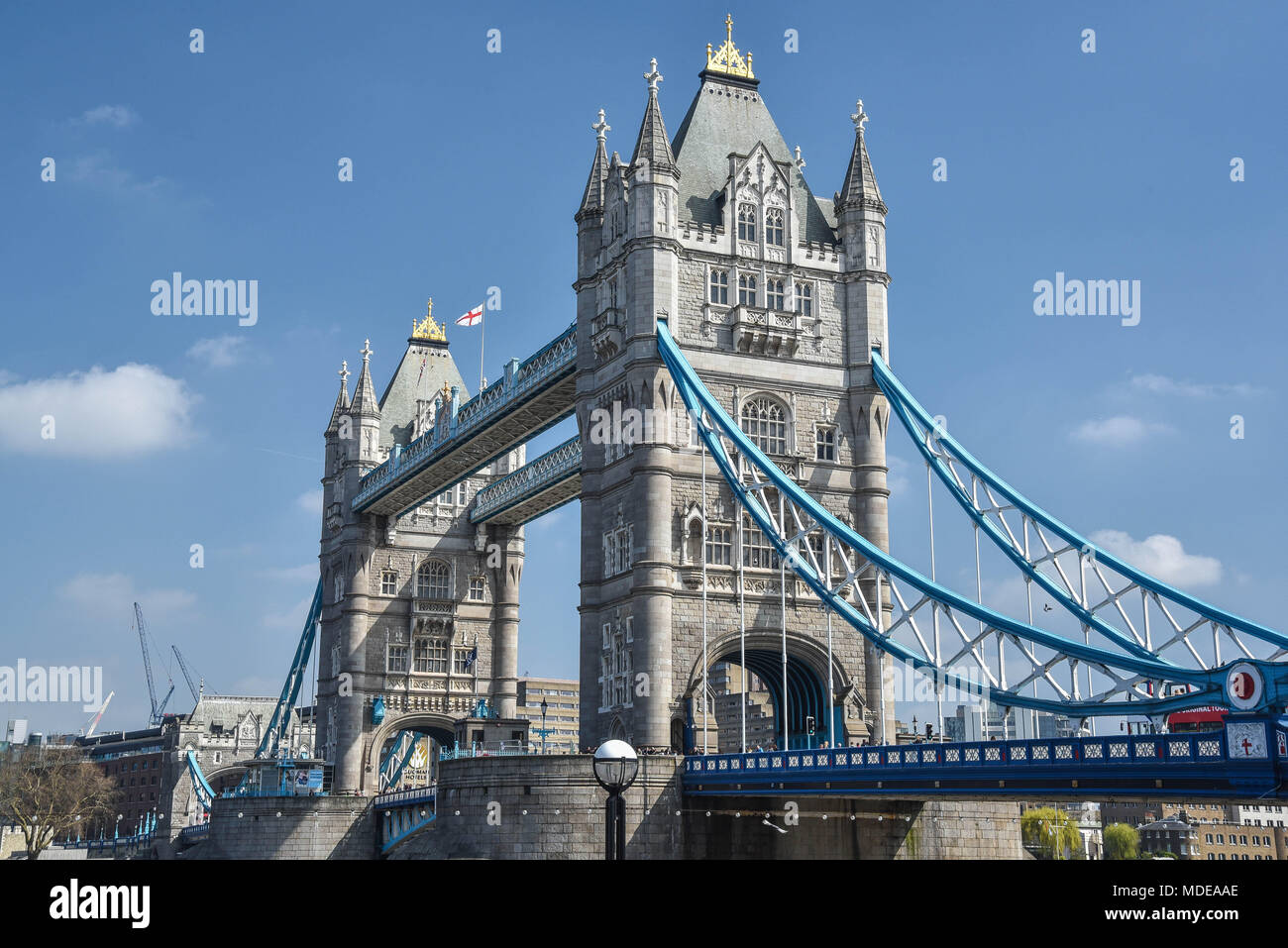 Londons bridges hi-res stock photography and images - Alamy