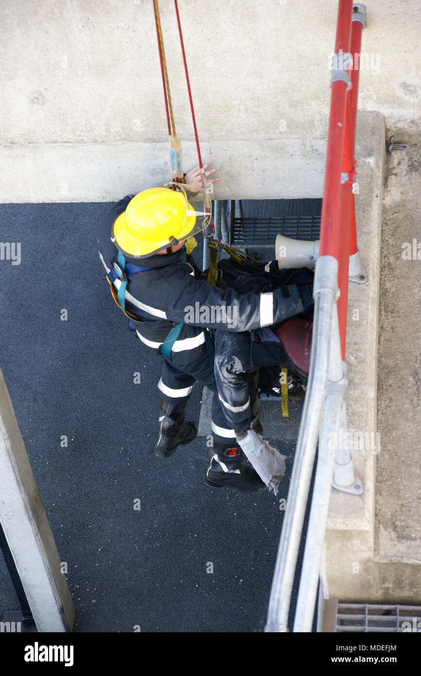 High rise rescue hi-res stock photography and images - Alamy