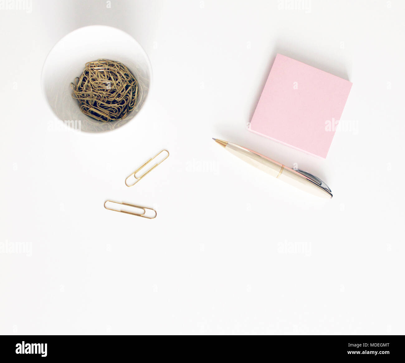 Gold table top hi-res stock photography and images - Alamy