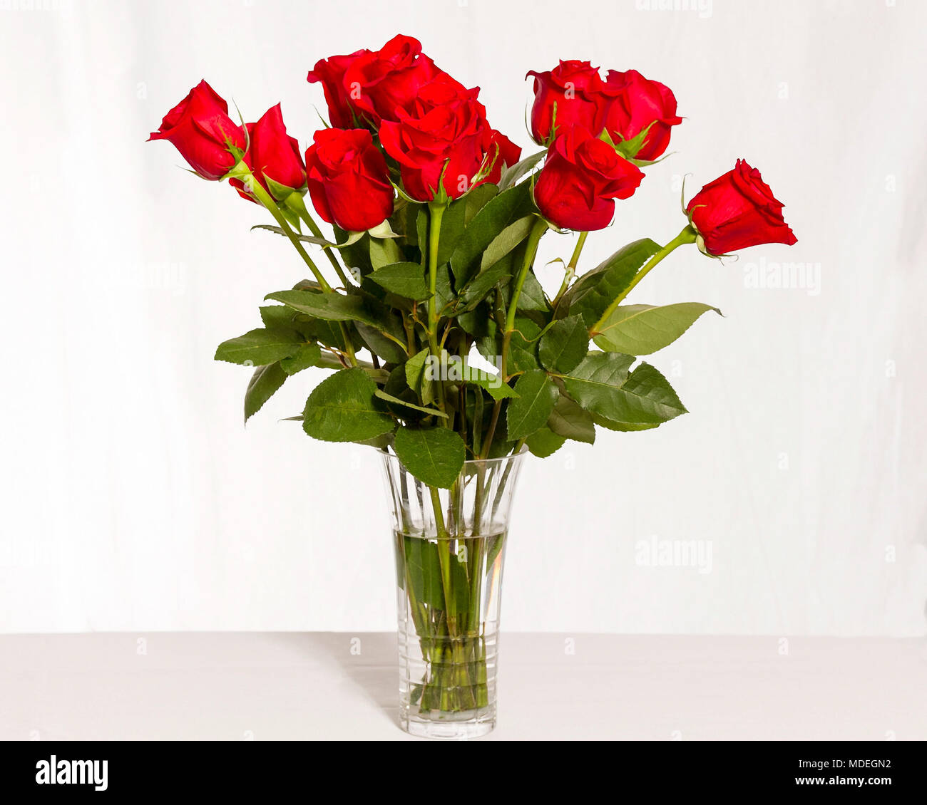 A bouquet of long stemmed red roses Stock Photo - Alamy