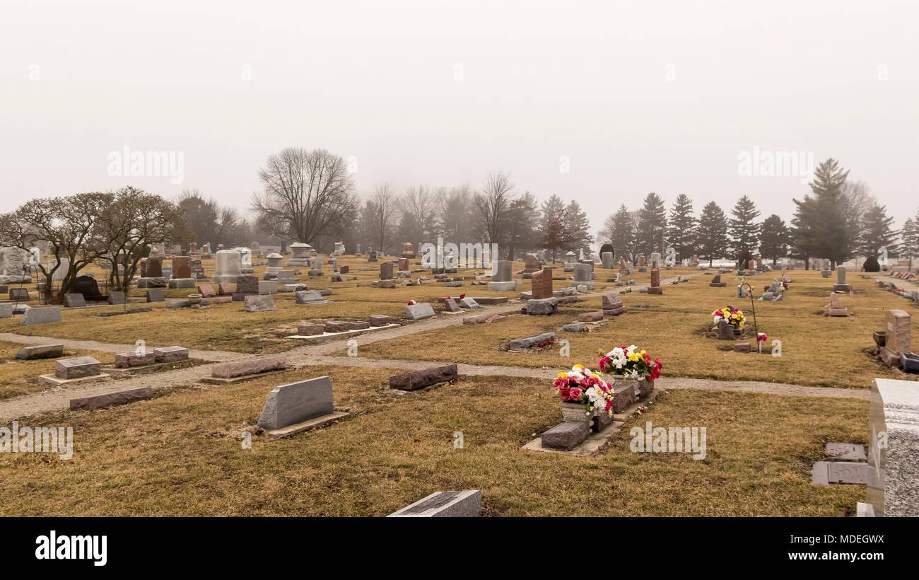 Flowers grave gravesite cemetery hi-res stock photography and images ...