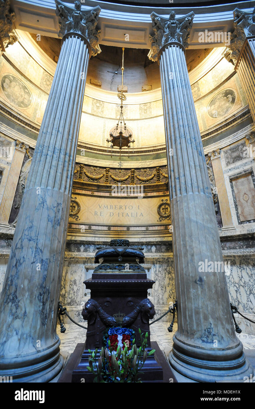 Tomb of Umberto I king of Italy in Pantheon or Basilica collegiata di ...
