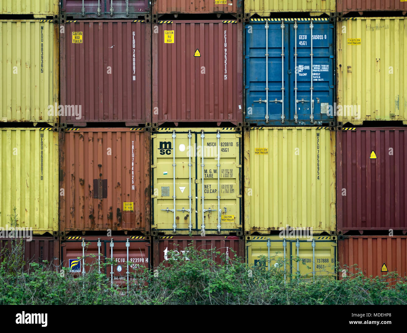 Shipping containers stacked hi-res stock photography and images - Alamy Shipping containers stacked hi-res stock photography and images - Alamy