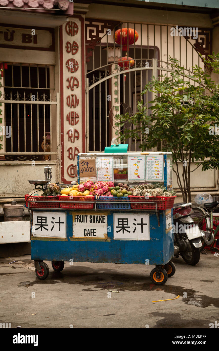 Mobile fruit stand hi-res stock photography and images - Alamy
