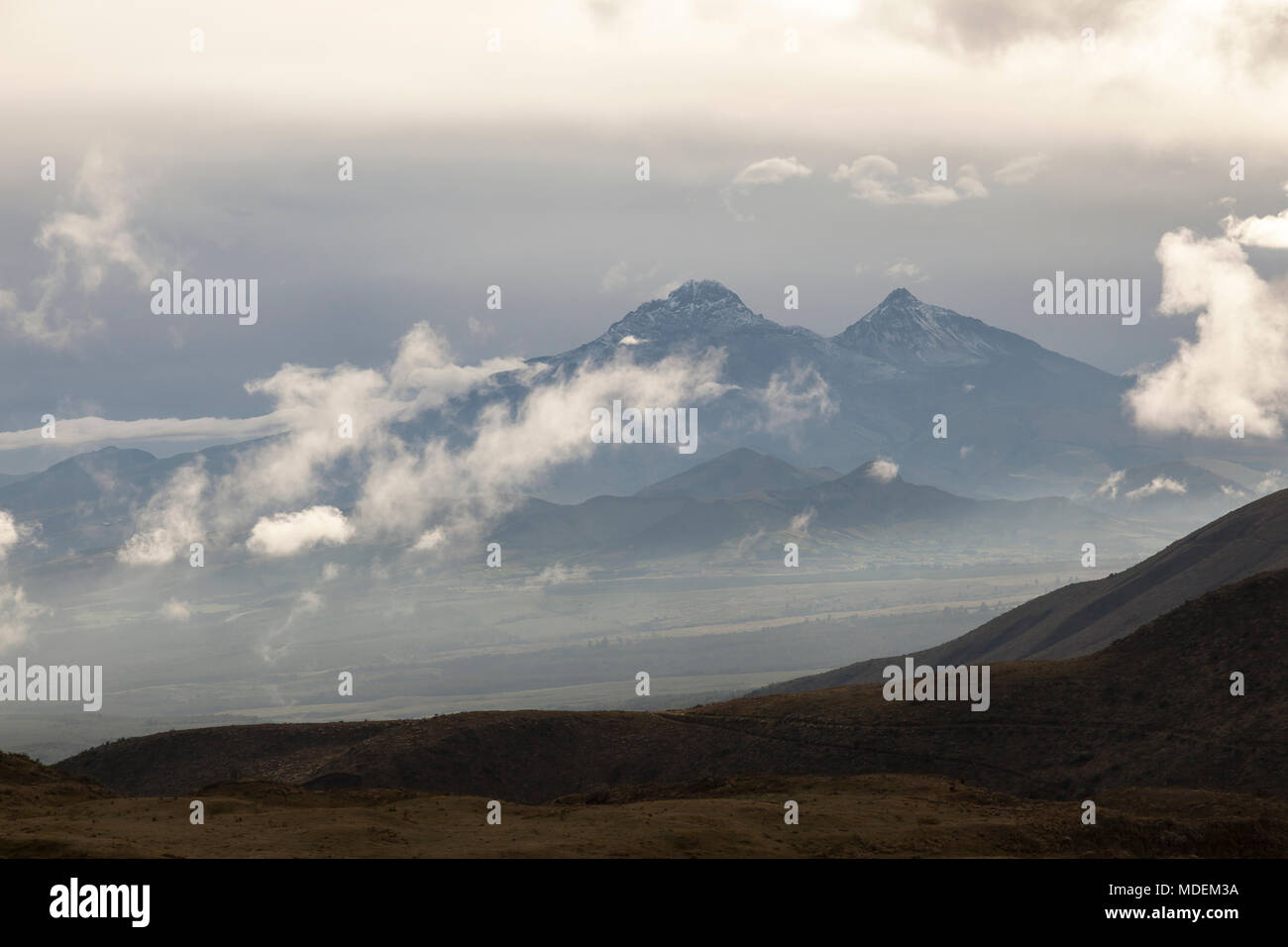Ilinizas volcano hi-res stock photography and images - Alamy