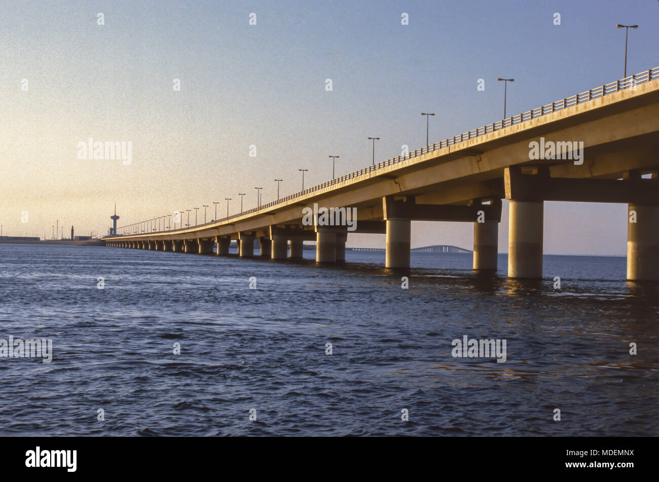 The King Fahd Causeway stretching 25 kilometers connecting the Saudi ...