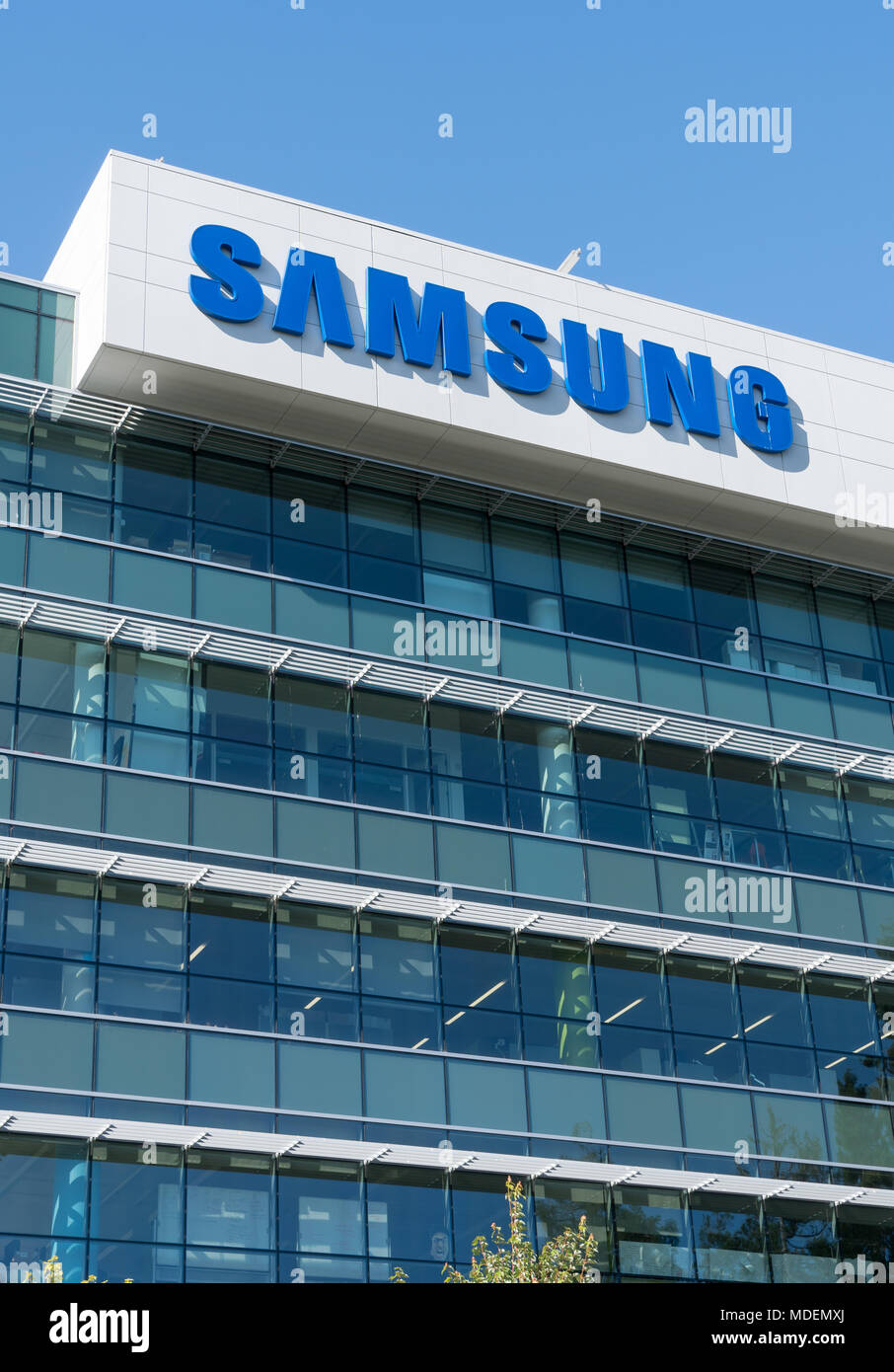 Samsung usa hi-res stock photography and images - Alamy