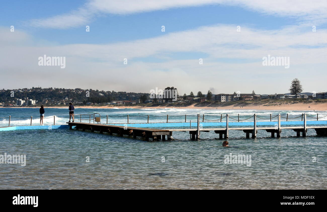Narrabeen rockpool hi-res stock photography and images - Alamy