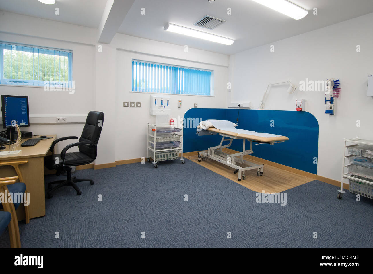 Doctors surgery office and treatment room Stock Photo - Alamy
