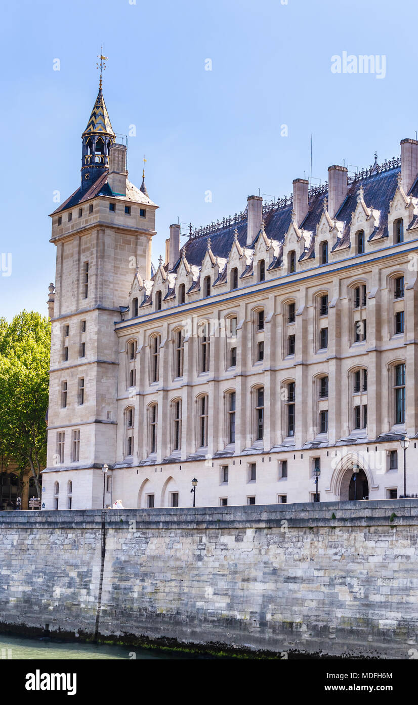 Conciergerie chateau paris hi-res stock photography and images - Alamy