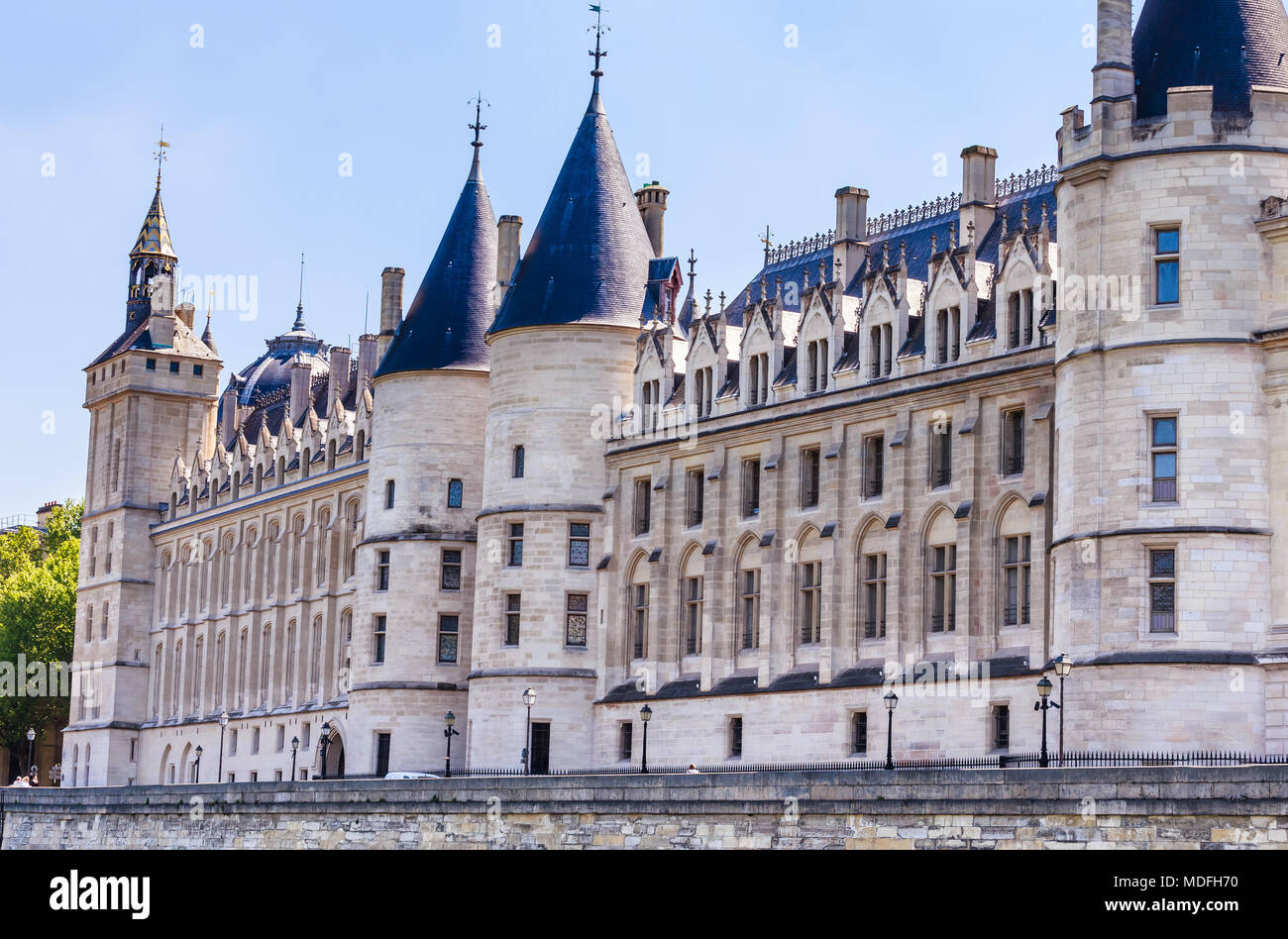 Conciergerie chateau paris hi-res stock photography and images - Alamy