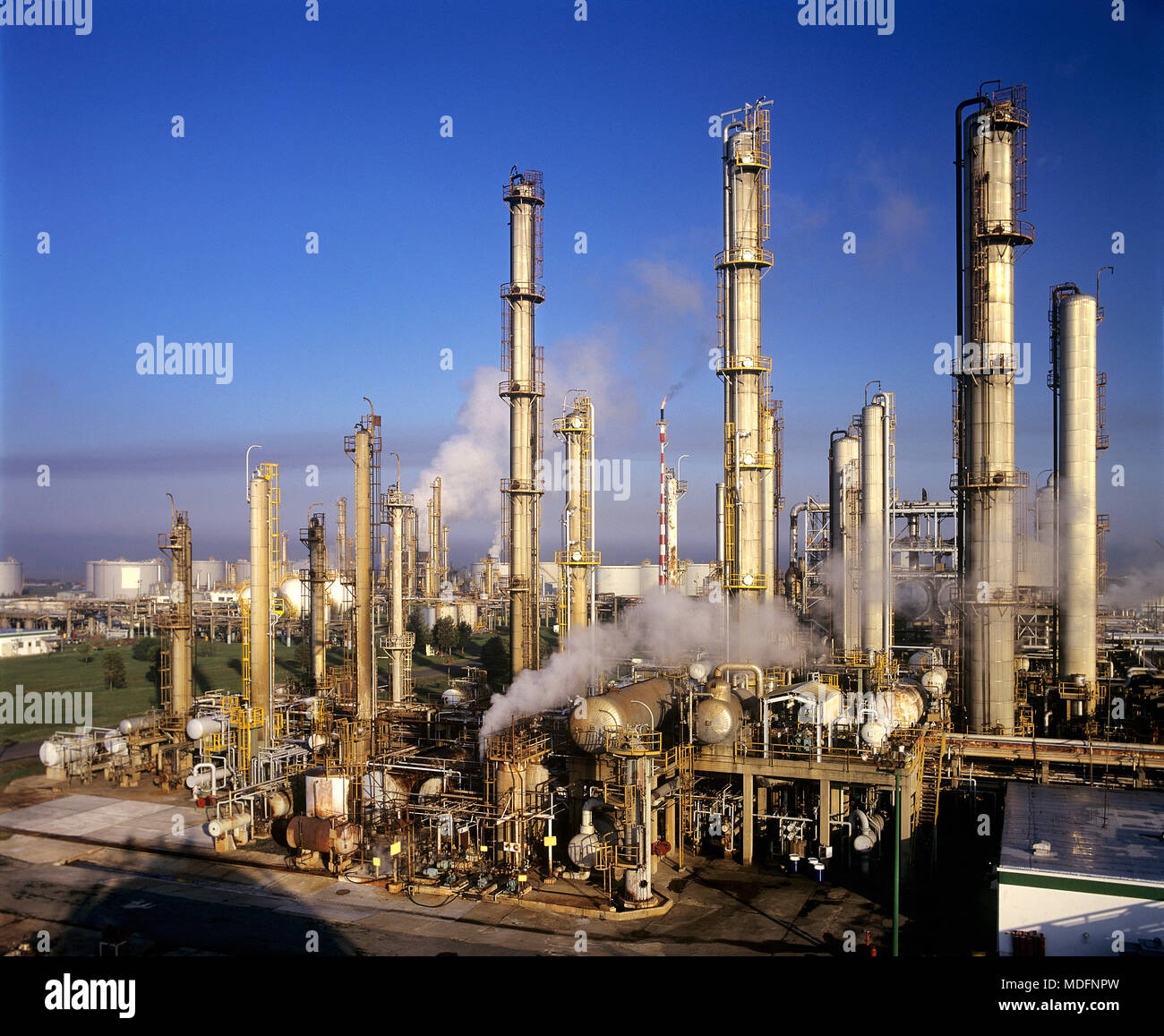 Oil rig complex hi-res stock photography and images - Alamy
