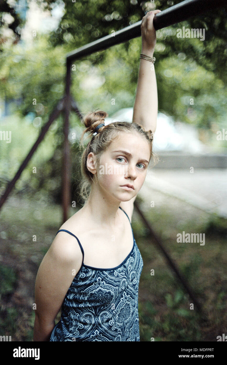 Hanging by one arm hi-res stock photography and images - Alamy