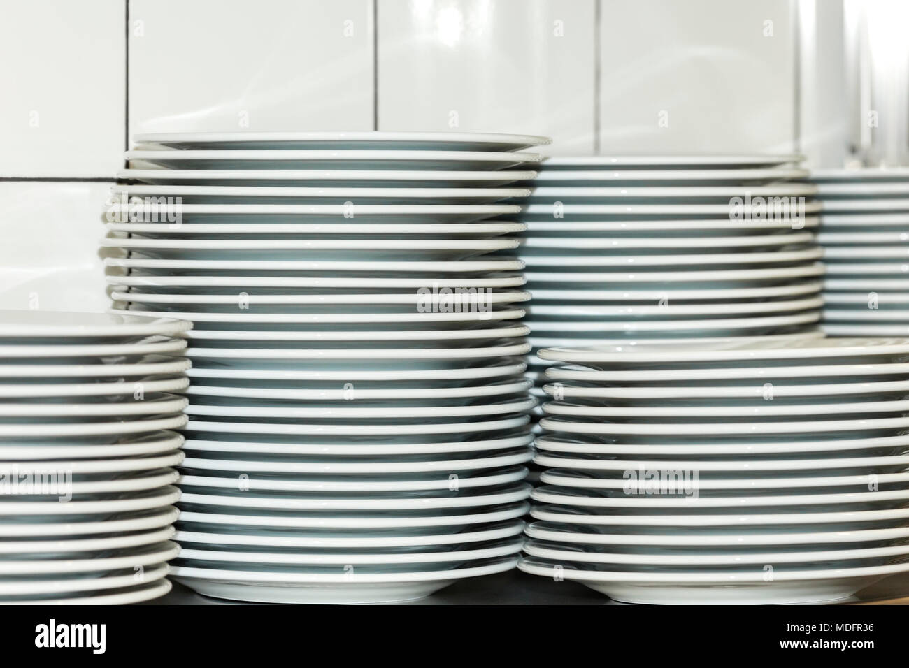 Plate stack hi-res stock photography and images - Alamy