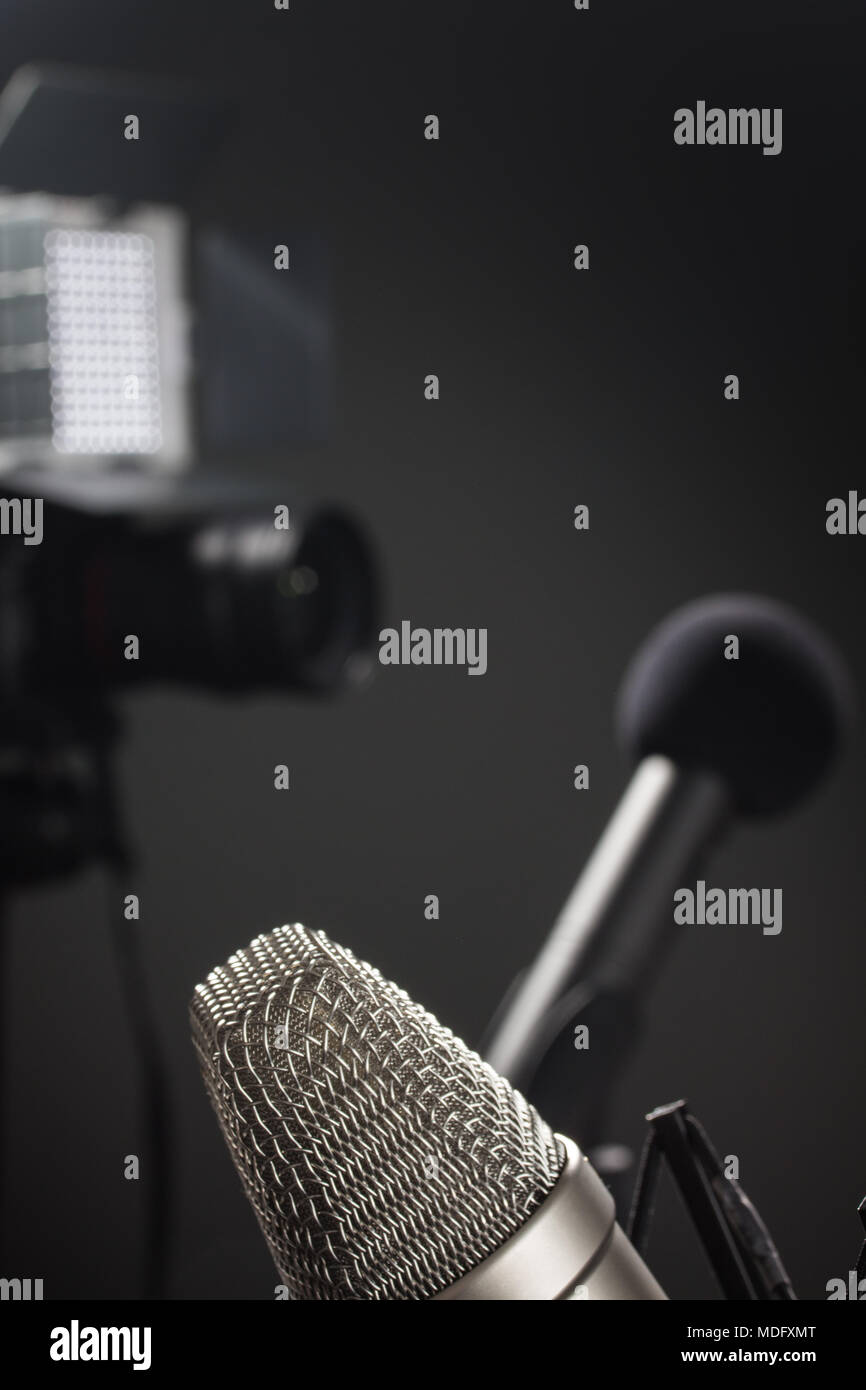 Pro microphones hi-res stock photography and images - Alamy