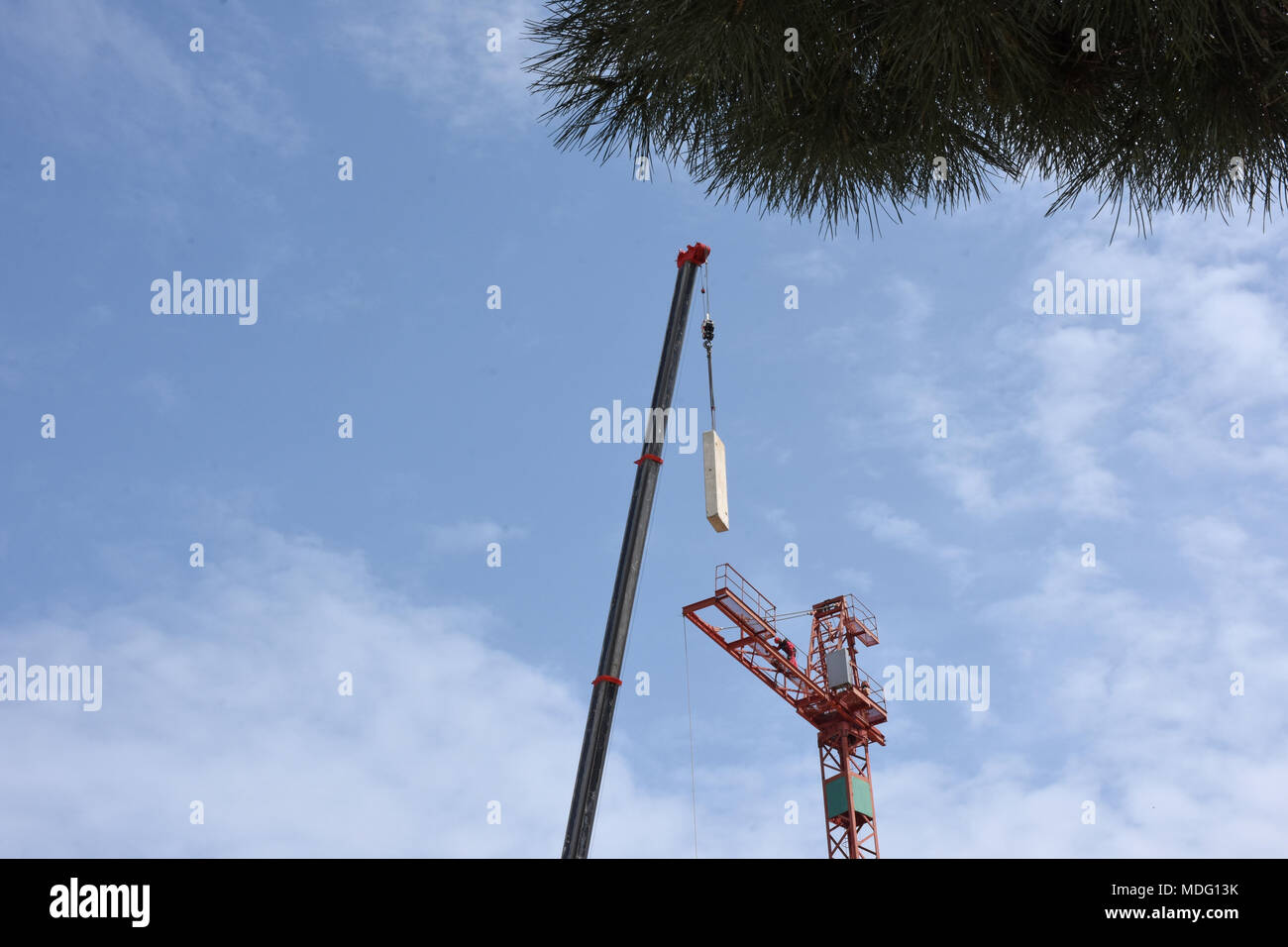 Assembly of a modern crane Stock Photo - Alamy